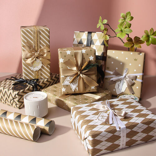DIY Gift Wrapping Paper Sweet Gifts for the Holidays - Drawmade.com